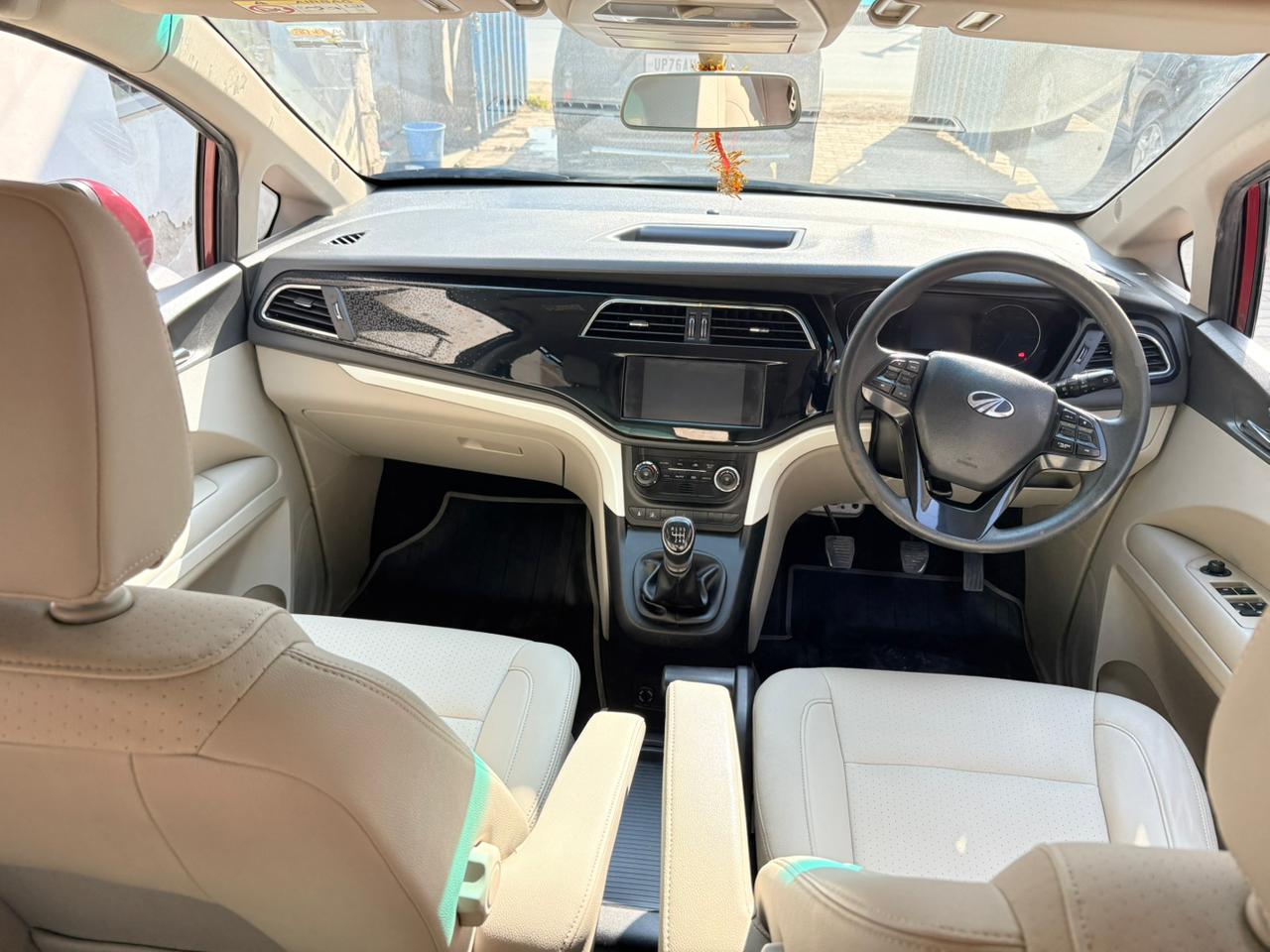 Buy Used Mahindra Marazzo M8 of 2019 model @ 6,75,000 INR in Agra ...