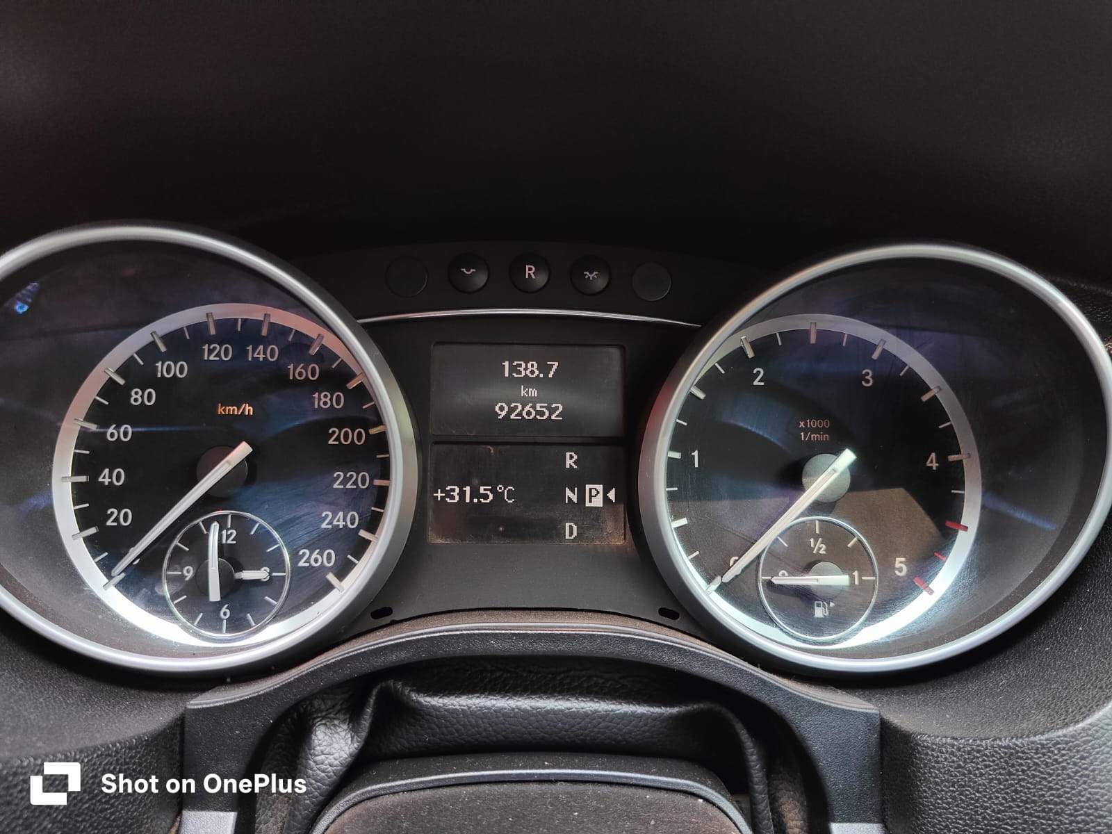 Buy Used Mercedes-Benz R-Class R350 CDI 4MATIC of 2013 model @ 13 ...