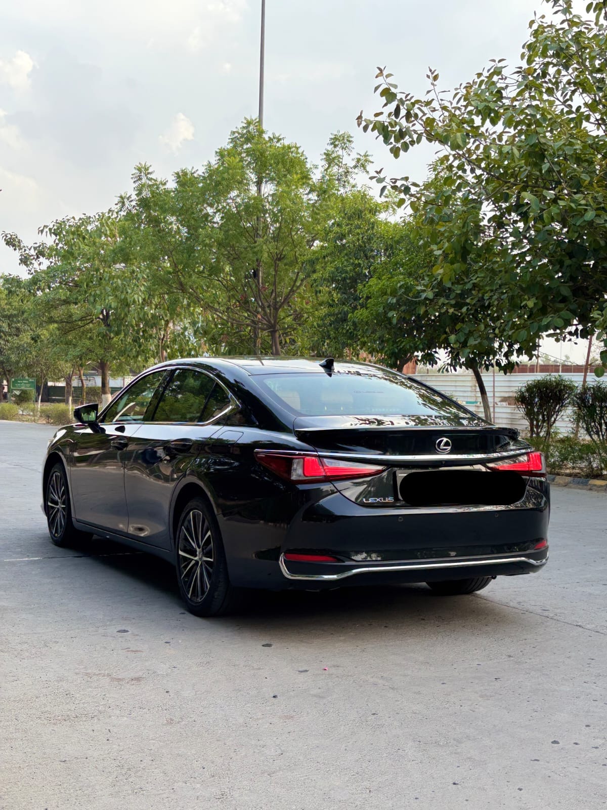 Buy Used Lexus ES 300h Exquisite of 2025 model @ 57,45,000 INR in Delhi ...