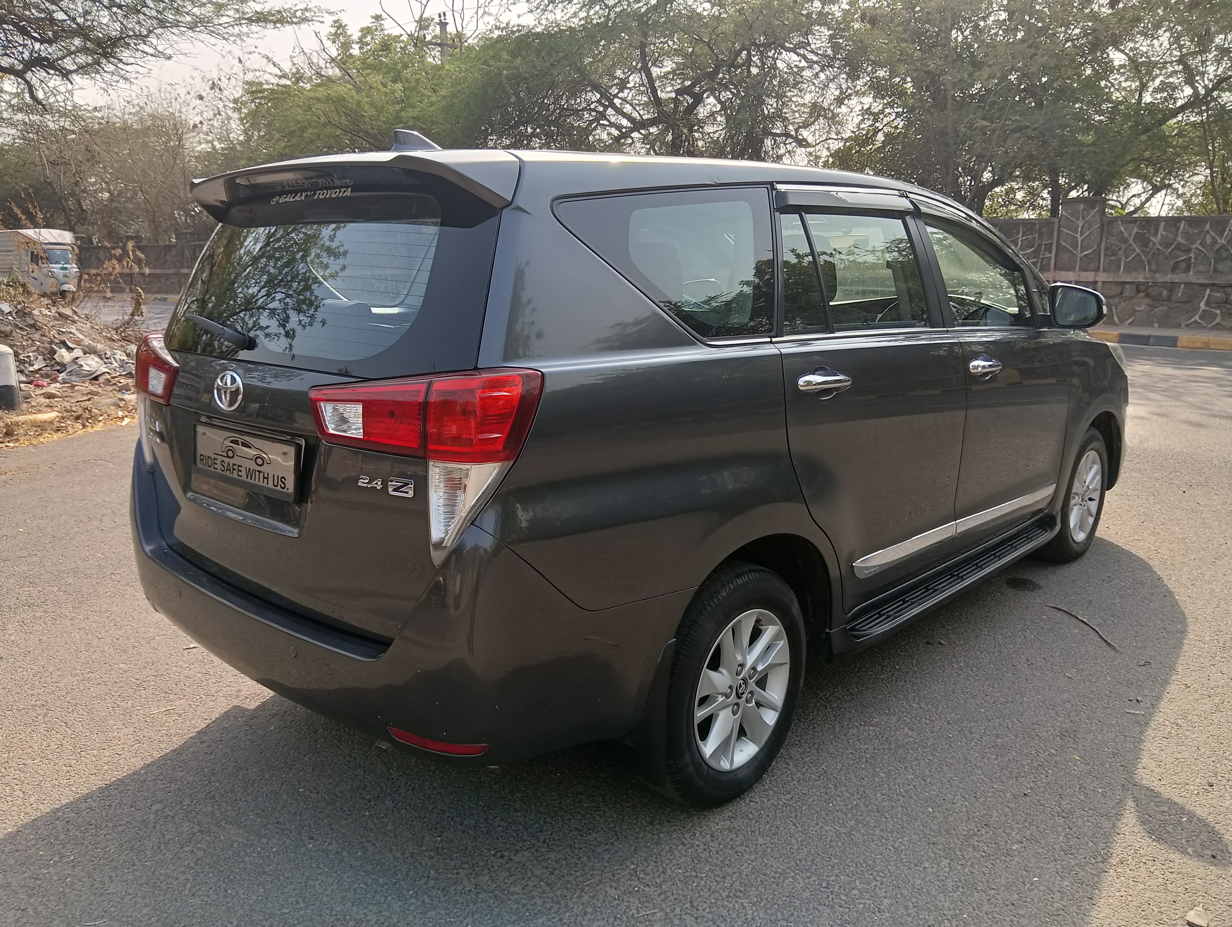 Buy Used Toyota Innova Crysta 2.4 ZX MT BSIV of 2017 model @ 13,25,000 ...