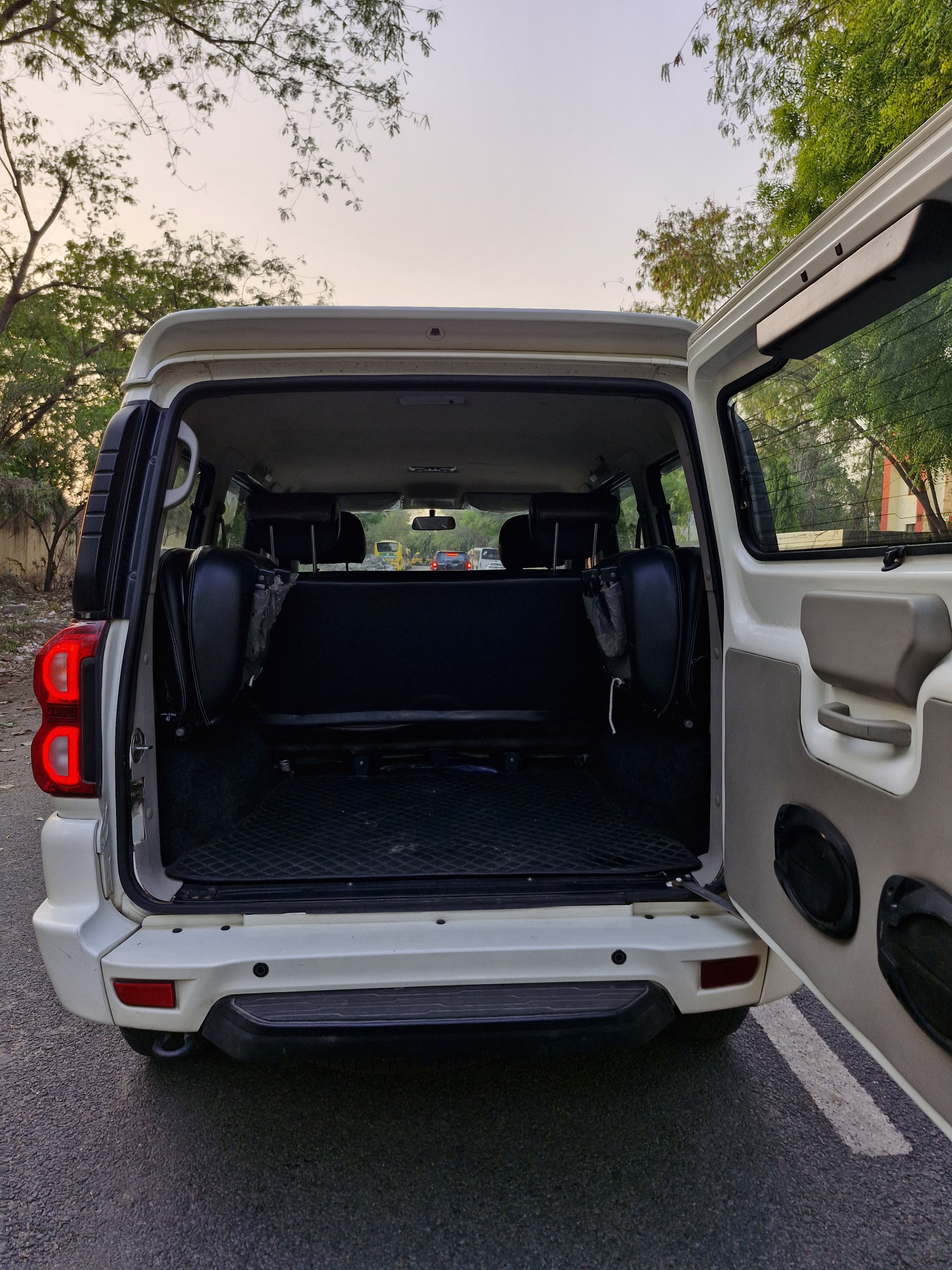 Buy Used Mahindra Scorpio S9 of 2021 model @ 12,40,000 INR in Delhi ...