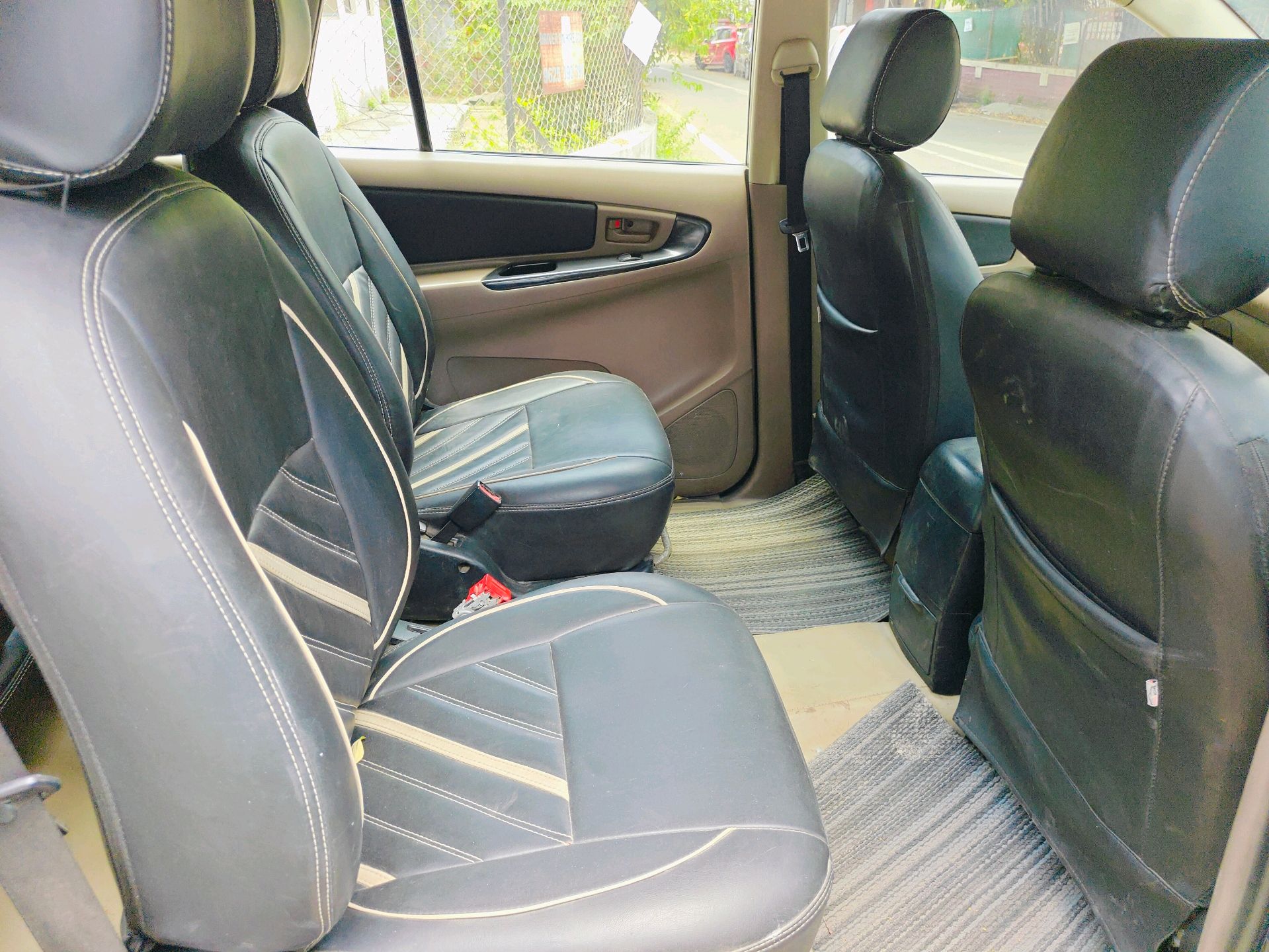 Buy Used Toyota Innova 2.5 G Diesel 7 Seater BS IV of 2015 model @ 6 ...