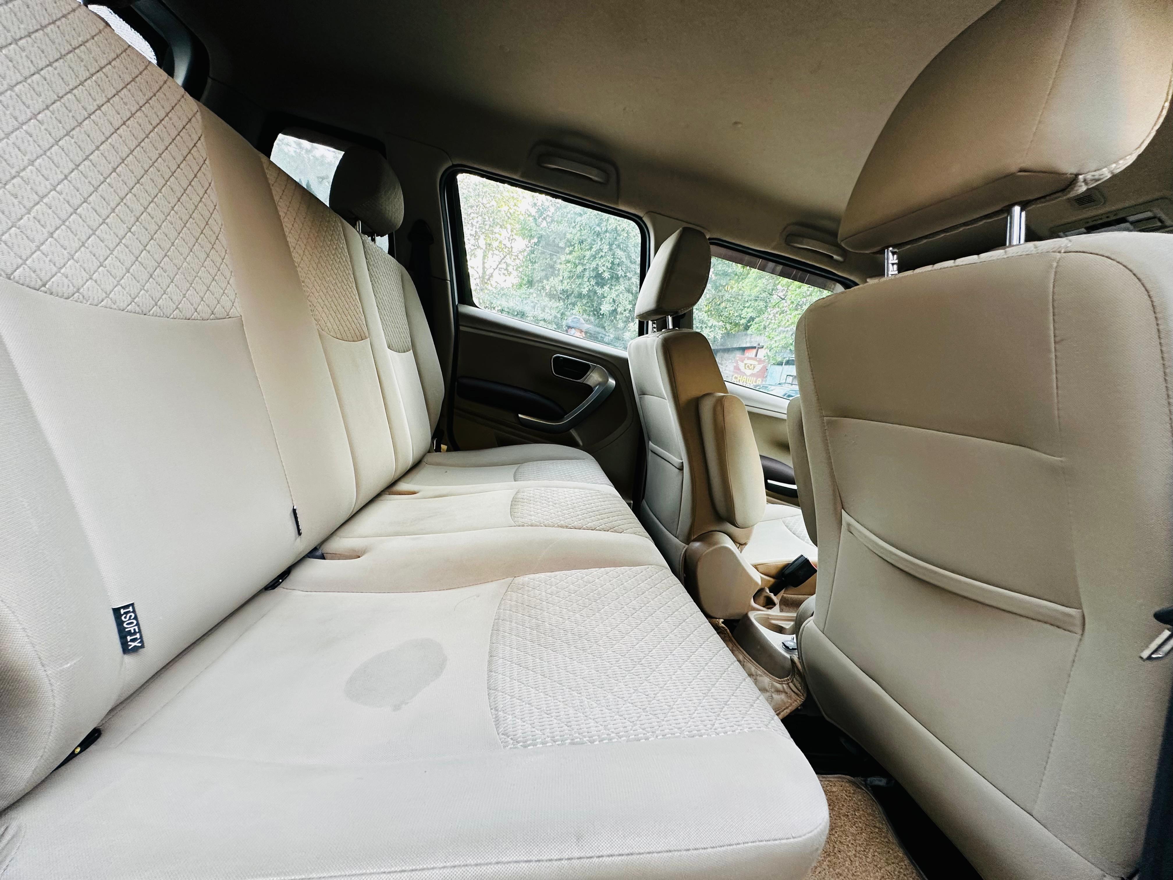 Buy Used Mahindra TUV 300 T10 of 2018 model @ 5,95,000 INR in Delhi ...
