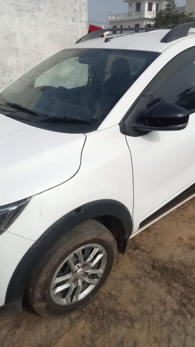 Used 2022 Renault Triber 999 cc Petrol Manual Car in Meerut at ₹4.60 ...
