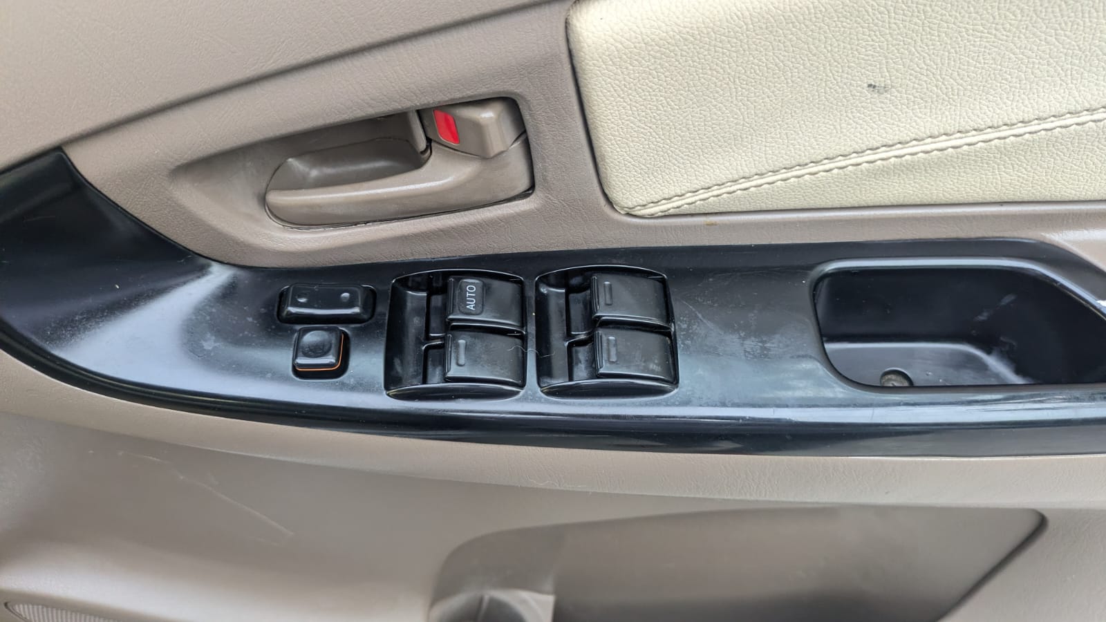 Buy Used Toyota Innova 2.5 G Diesel 7 Seater BS IV of 2015 model @ 9 ...