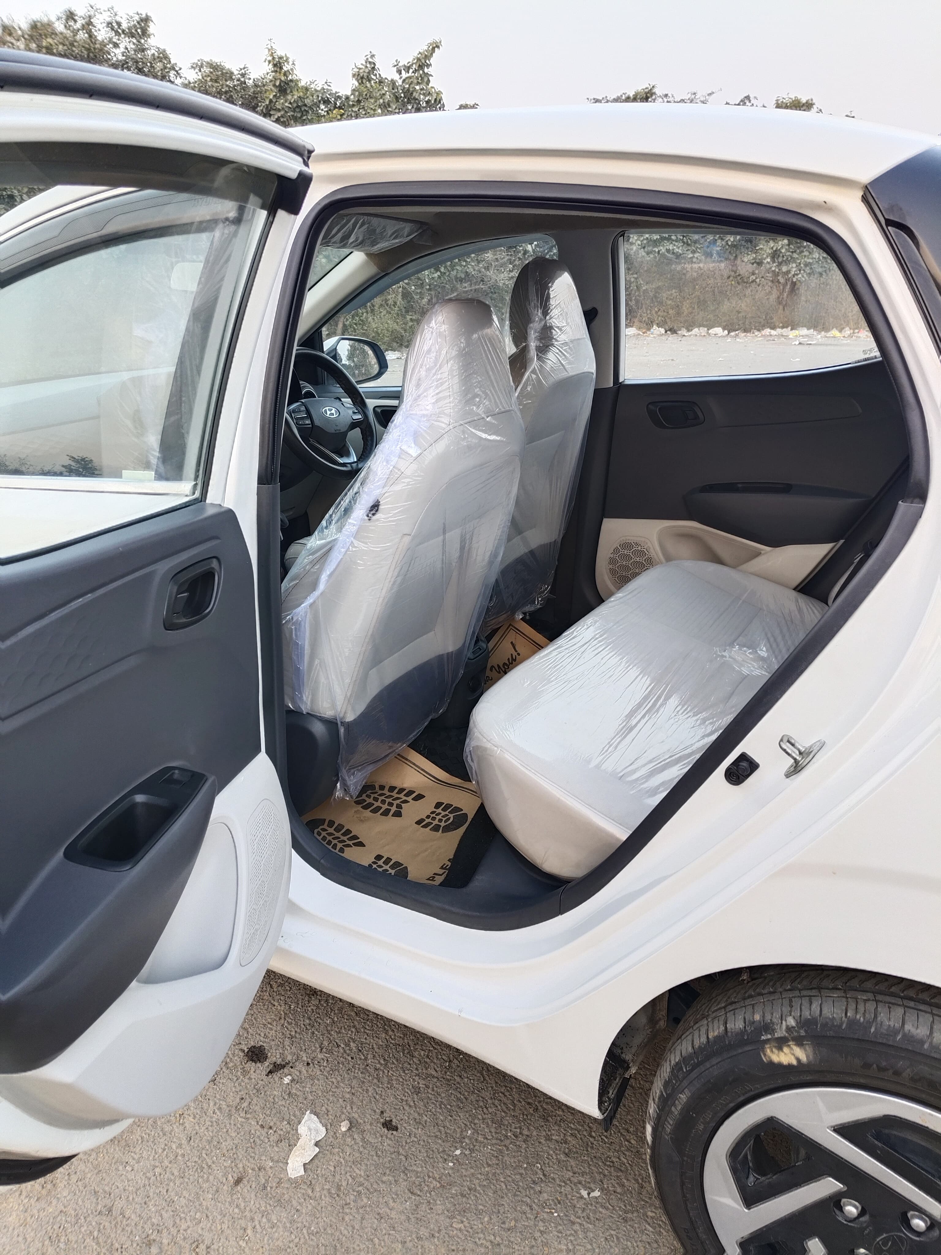 Buy Used Hyundai Aura S CNG of 2023 model @ 6,50,000 INR in Delhi - 5028992 - ZigWheels.com