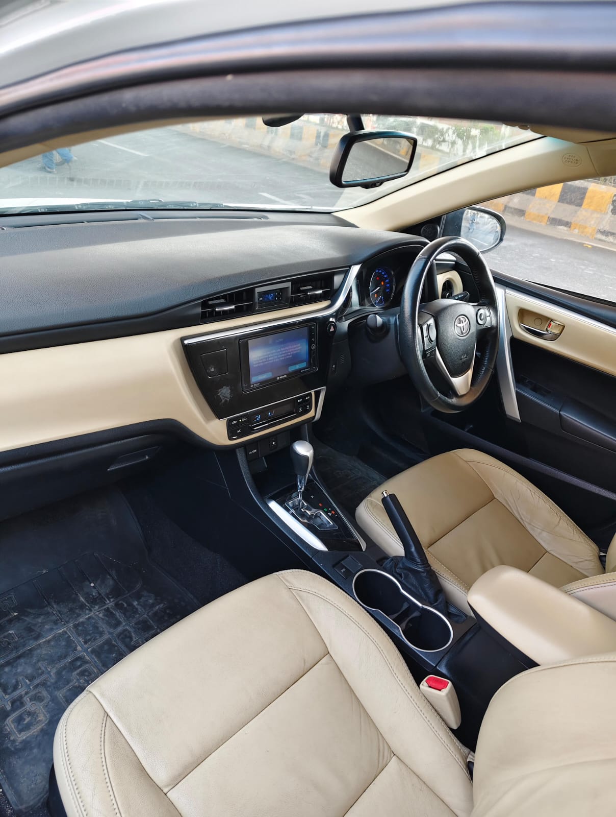 Buy Used Toyota Corolla Altis VL AT of 2017 model @ 8,21,000 INR in ...