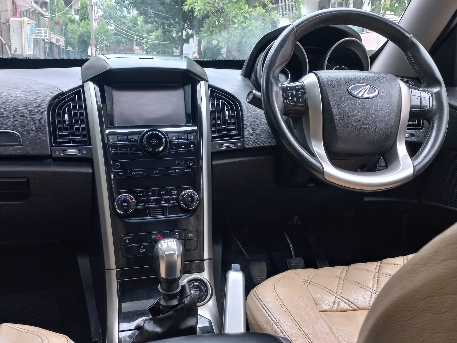 Buy Used Mahindra XUV500 W9 BSIV of 2019 model @ 8,75,000 INR in Delhi ...