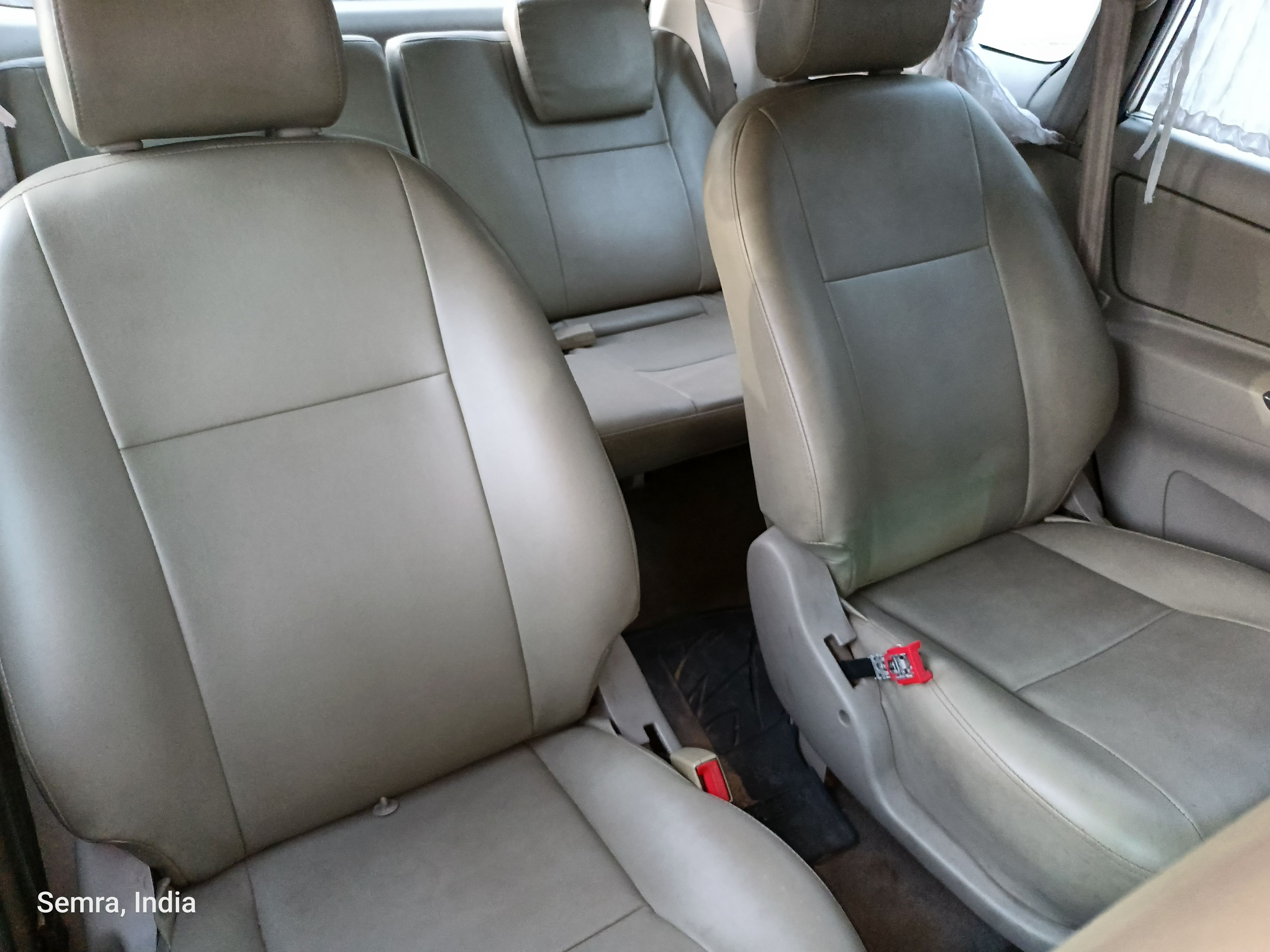 Buy Used Toyota Innova 2.5 G Diesel 7 Seater BS IV of 2015 model ...