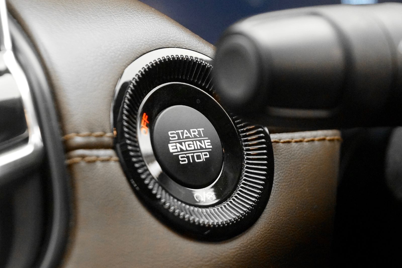 Buy Used Jeep Meridian Limited Opt AT BSVI of 2022 model @ 25,90,000 ...