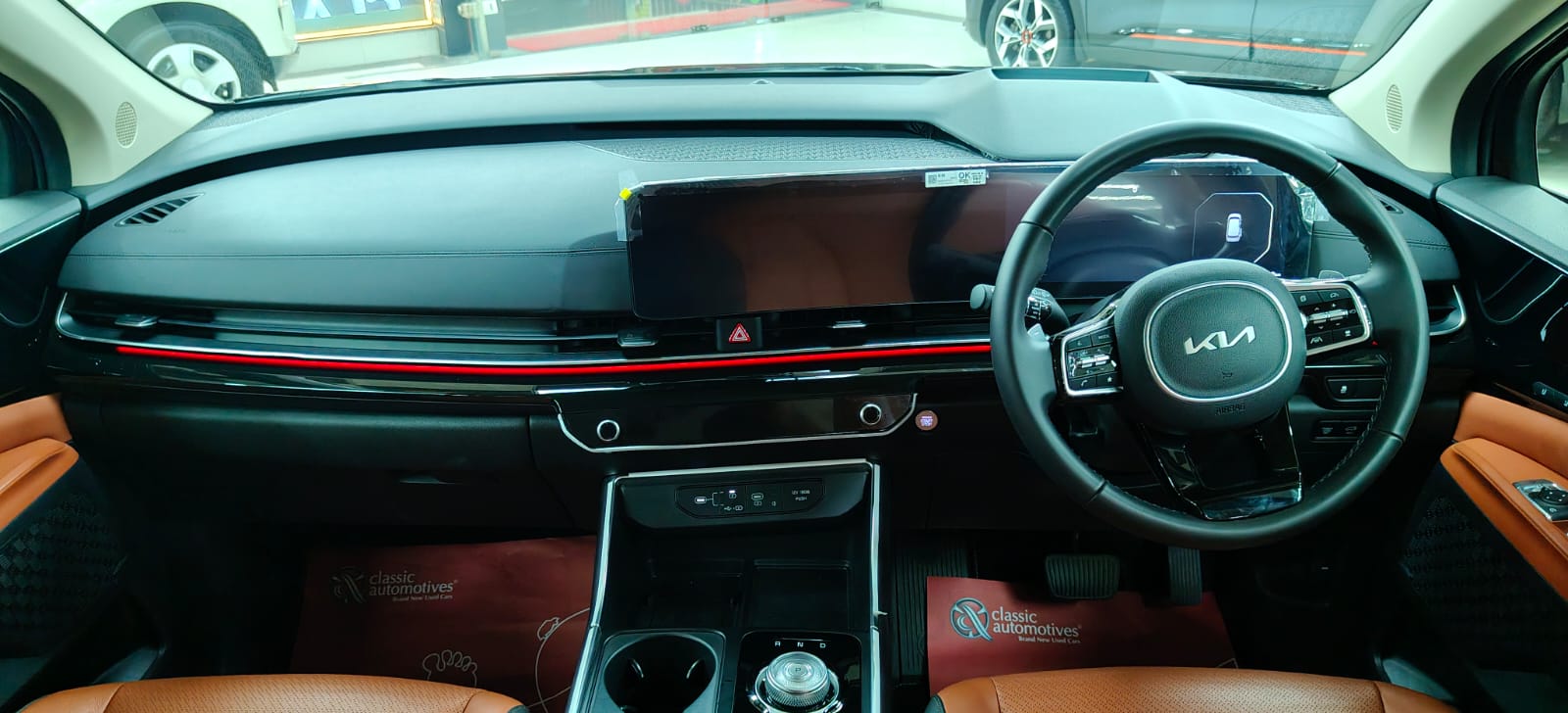 Buy Used Kia Carnival Limousine Plus of 2024 model @ 60,99,000 INR in Bangalore - 4969536 ...