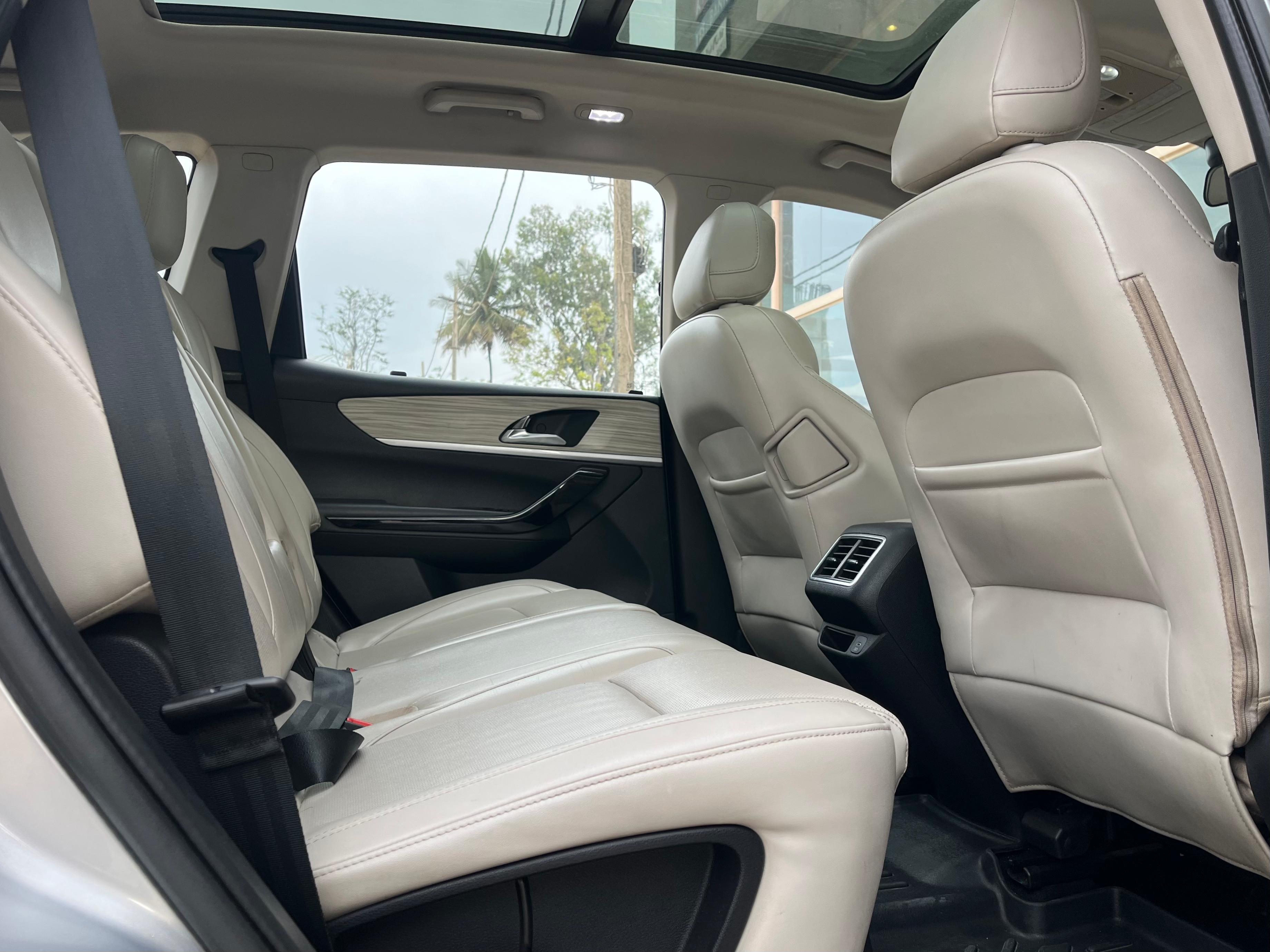 Buy Used Mahindra XUV700 AX7 Diesel AT Luxury Pack BSVI of 2021 model @ 20,00,000 INR in ...