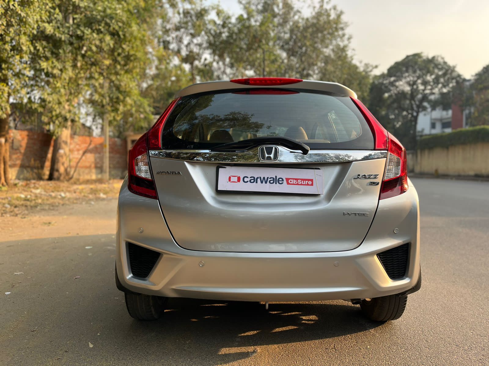 Buy Used Honda Jazz 1.2 V AT i VTEC of 2015 model @ 4,10,000 INR in ...