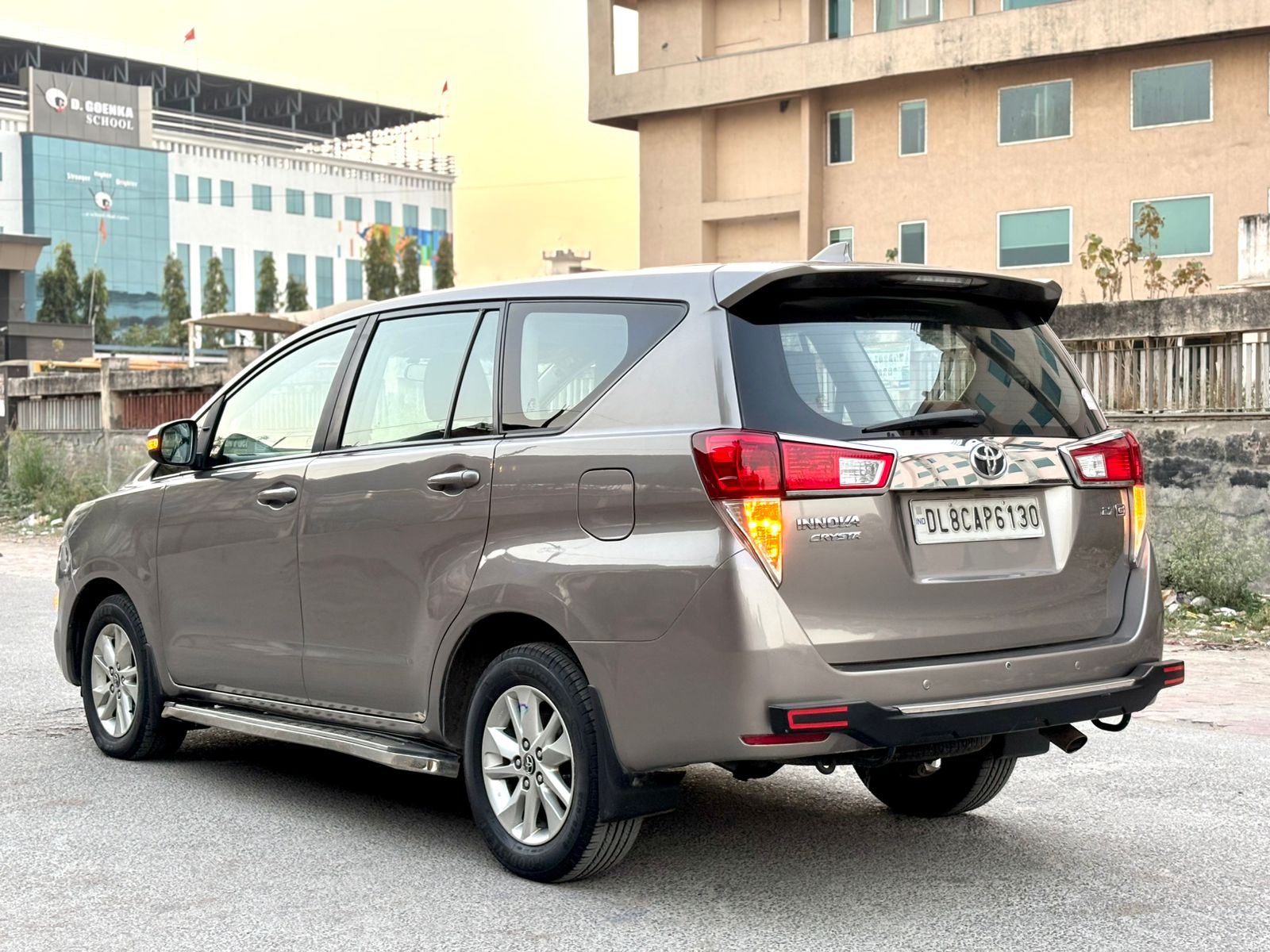 Buy Used Toyota Innova Crysta 2.7 GX AT 8S BSIV of 2017 model @ 8 ...