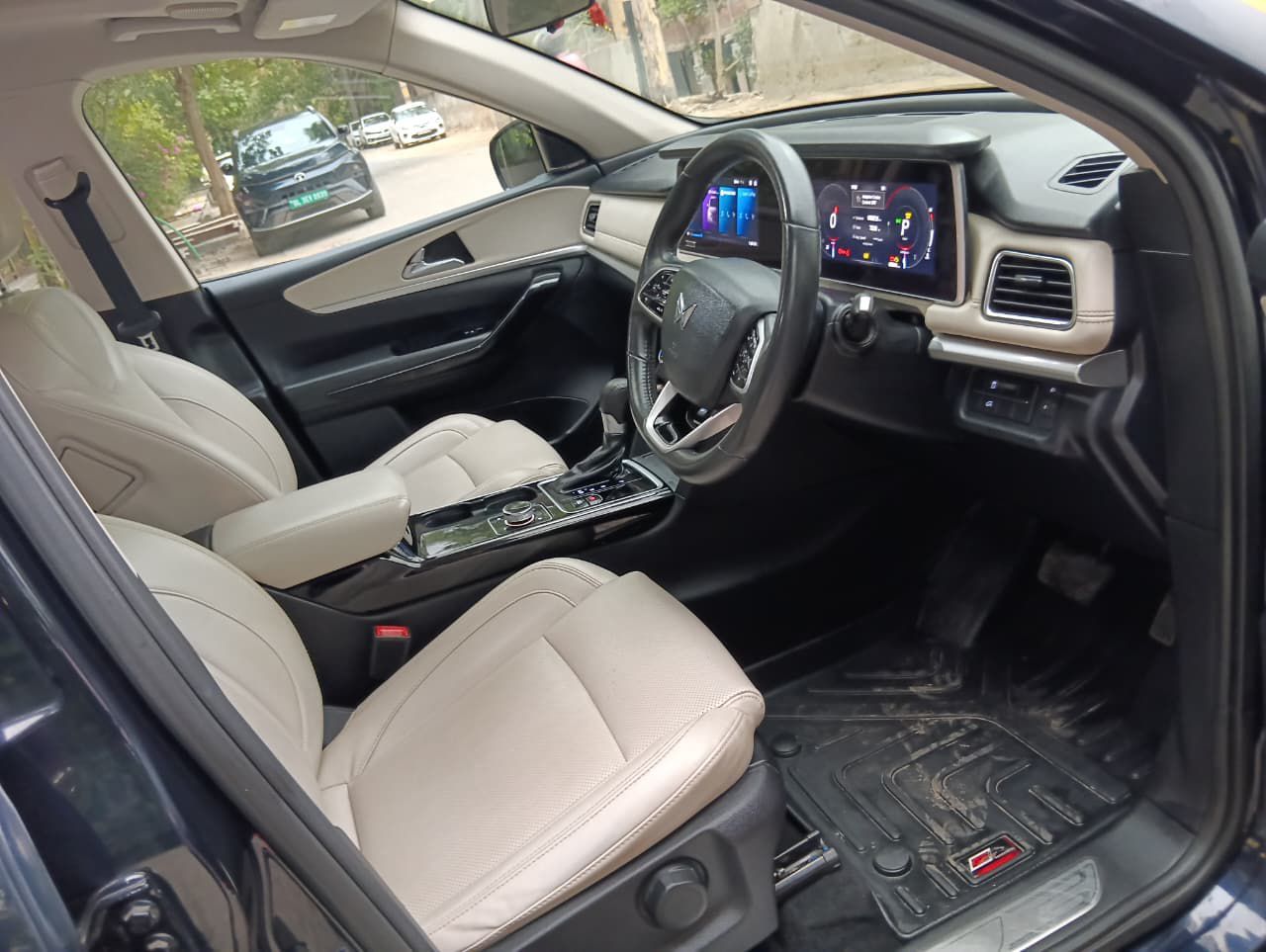 Buy Used Mahindra XUV700 AX7 Diesel AT Luxury Pack AWD BSVI of 2022 ...