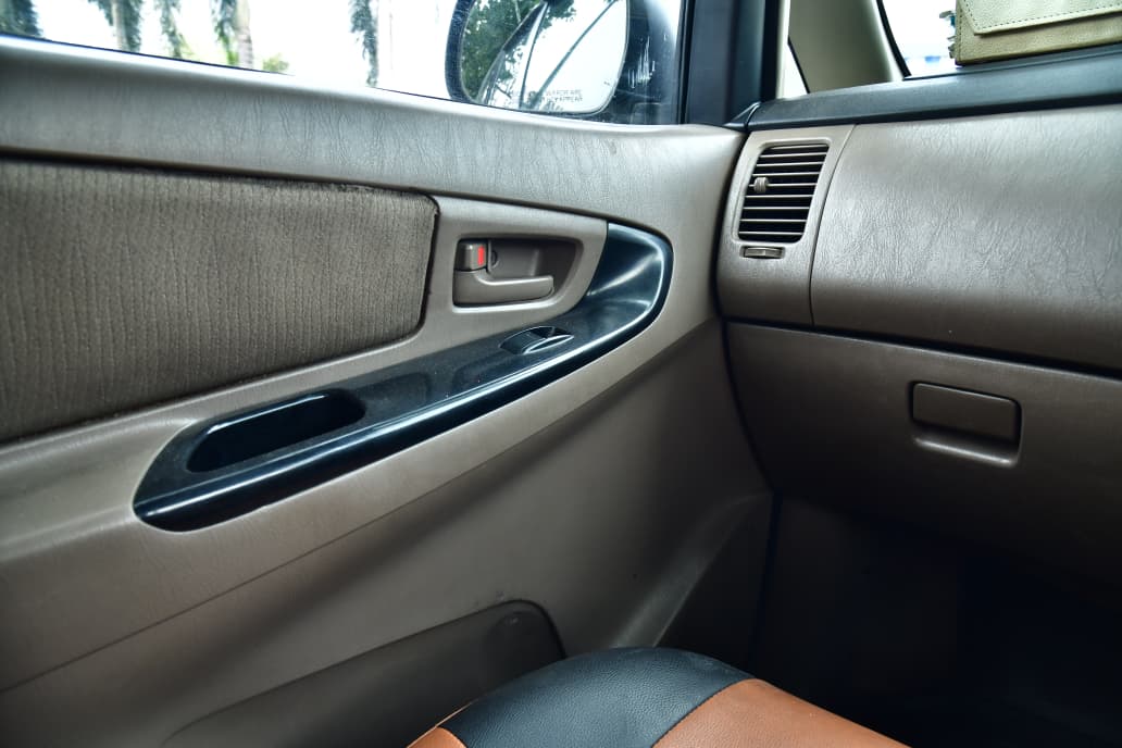 Buy Used Toyota Innova 2.5 G Diesel 7 Seater BS IV of 2015 model @ 6 ...