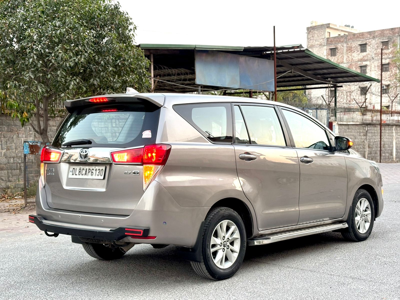 Buy Used Toyota Innova Crysta 2.7 GX AT 8S BSIV of 2017 model @ 8 ...