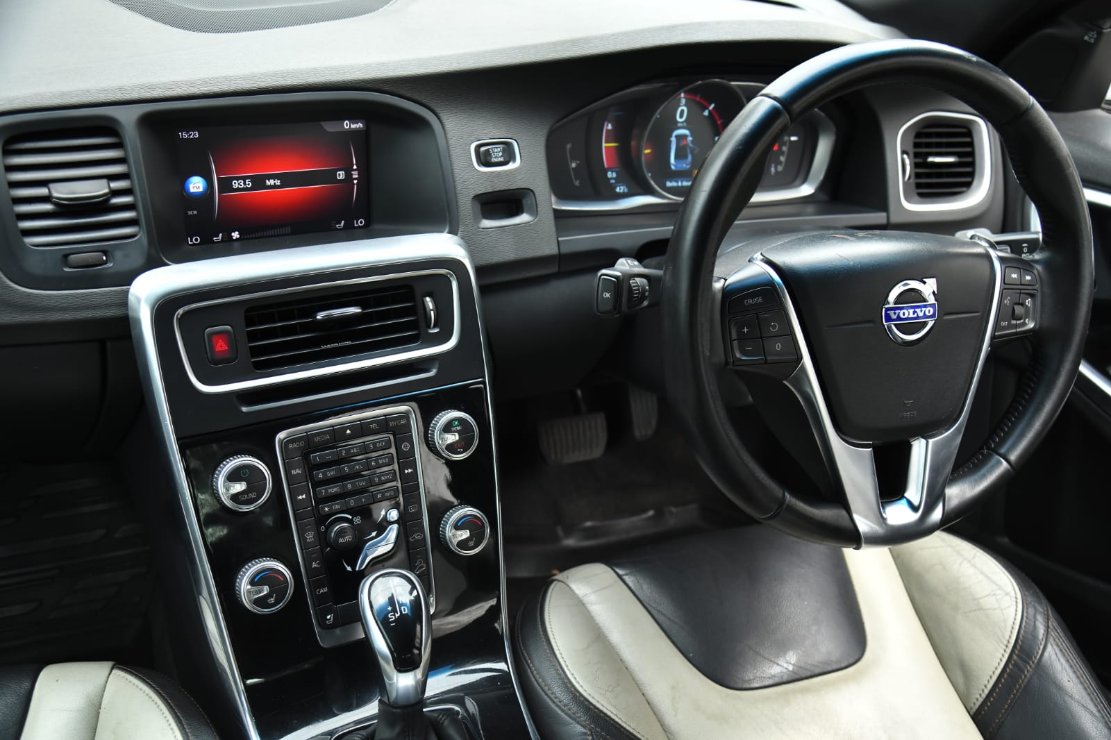 Buy Used Volvo S60 Cross Country D4 AWD BSIV of 2017 model @ 16,65,000 ...