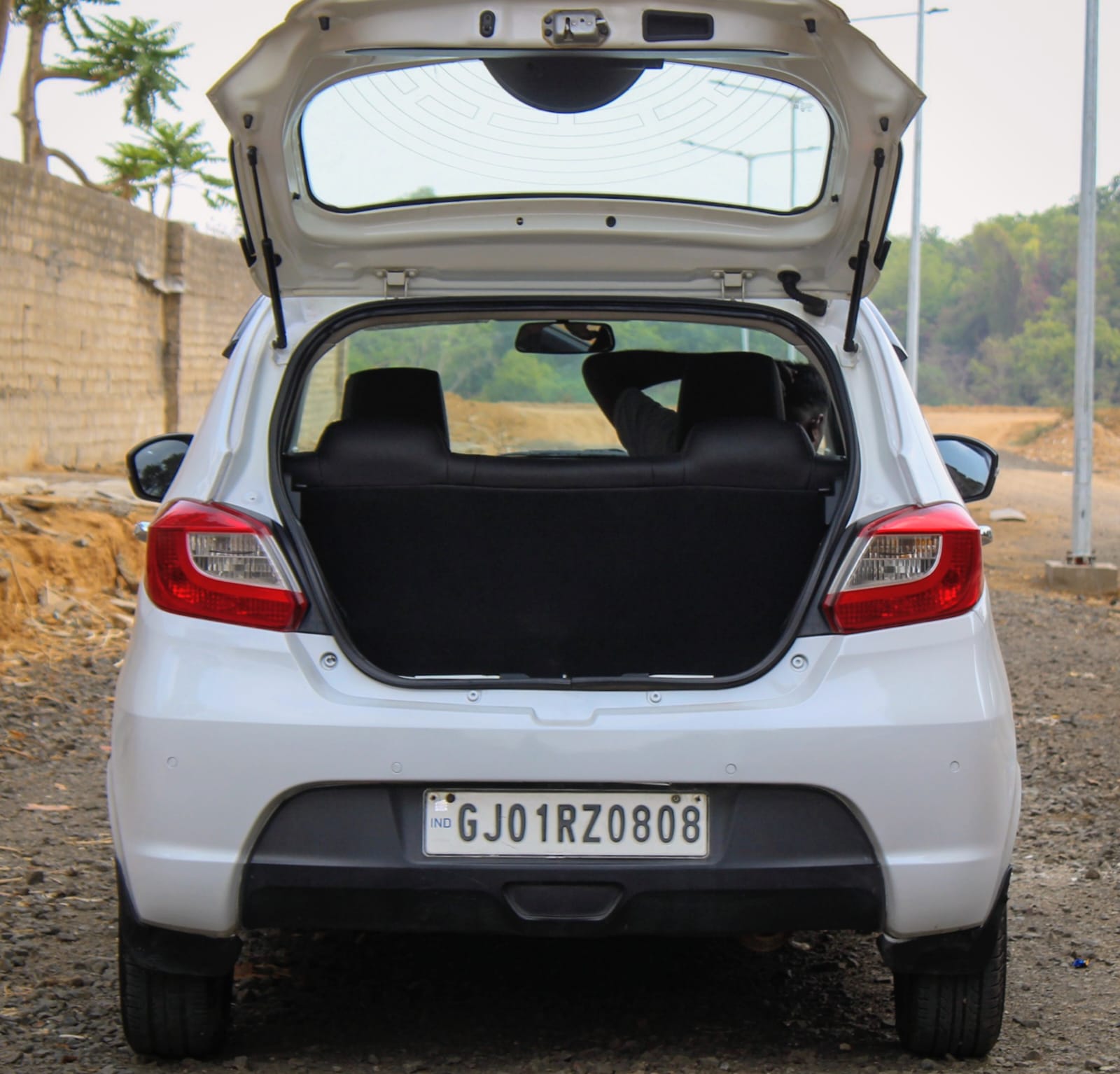 Buy Used Tata Tiago 1.2 Revotron XZ of 2017 model @ 3,50,000 INR in ...