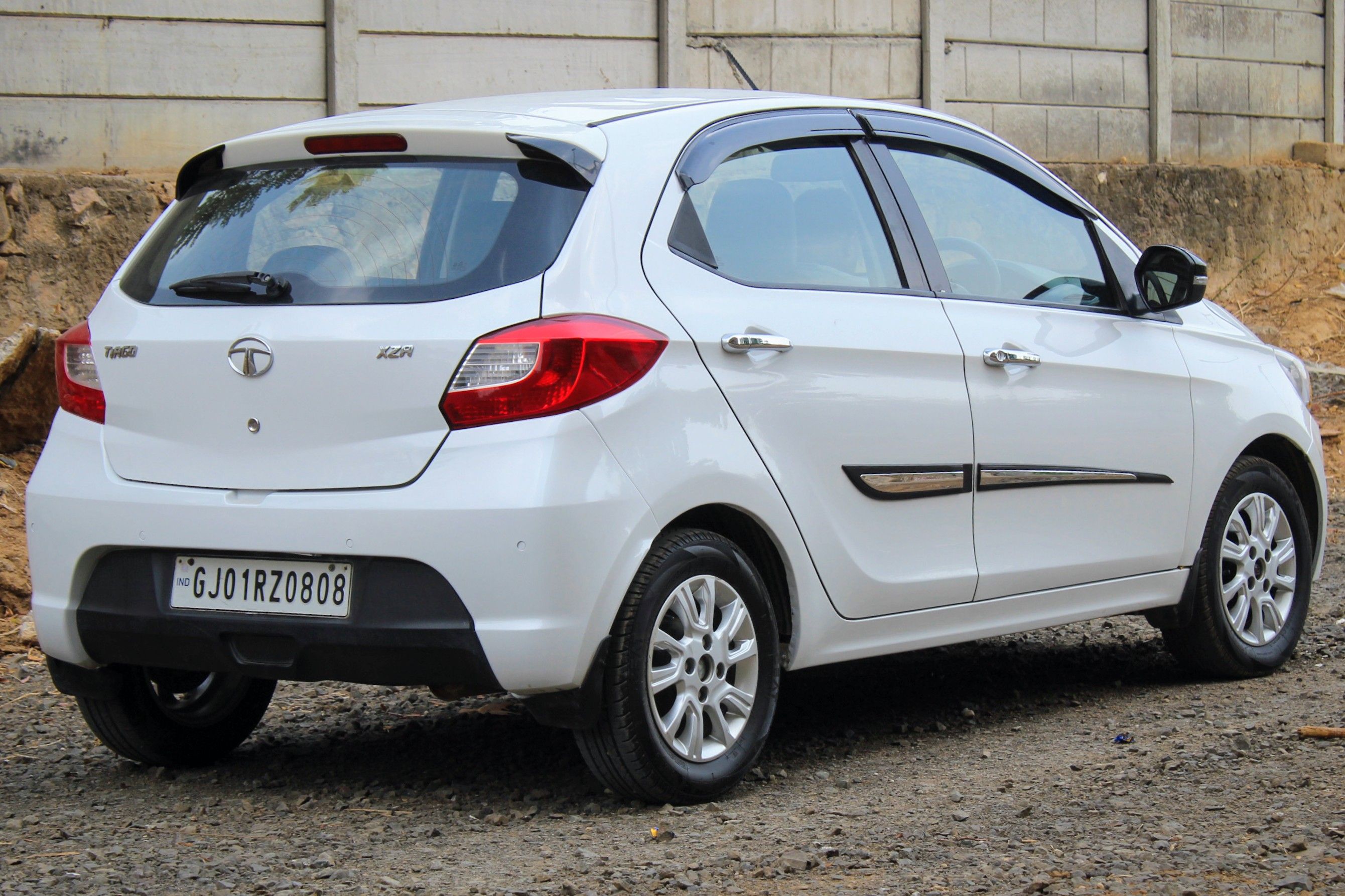 Buy Used Tata Tiago 1.2 Revotron XZ of 2017 model @ 3,50,000 INR in ...