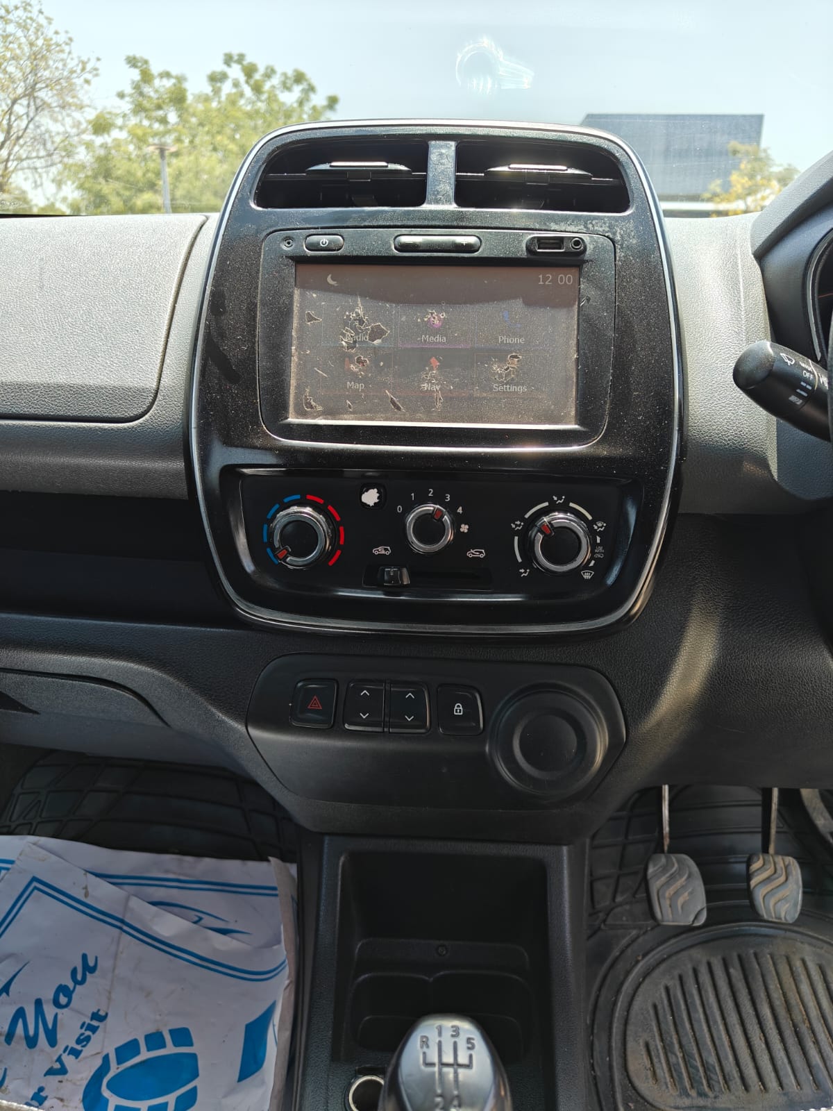 Buy Used Renault KWID 1.0 RXT of 2017 model @ 2,60,000 INR in Ahmedabad ...