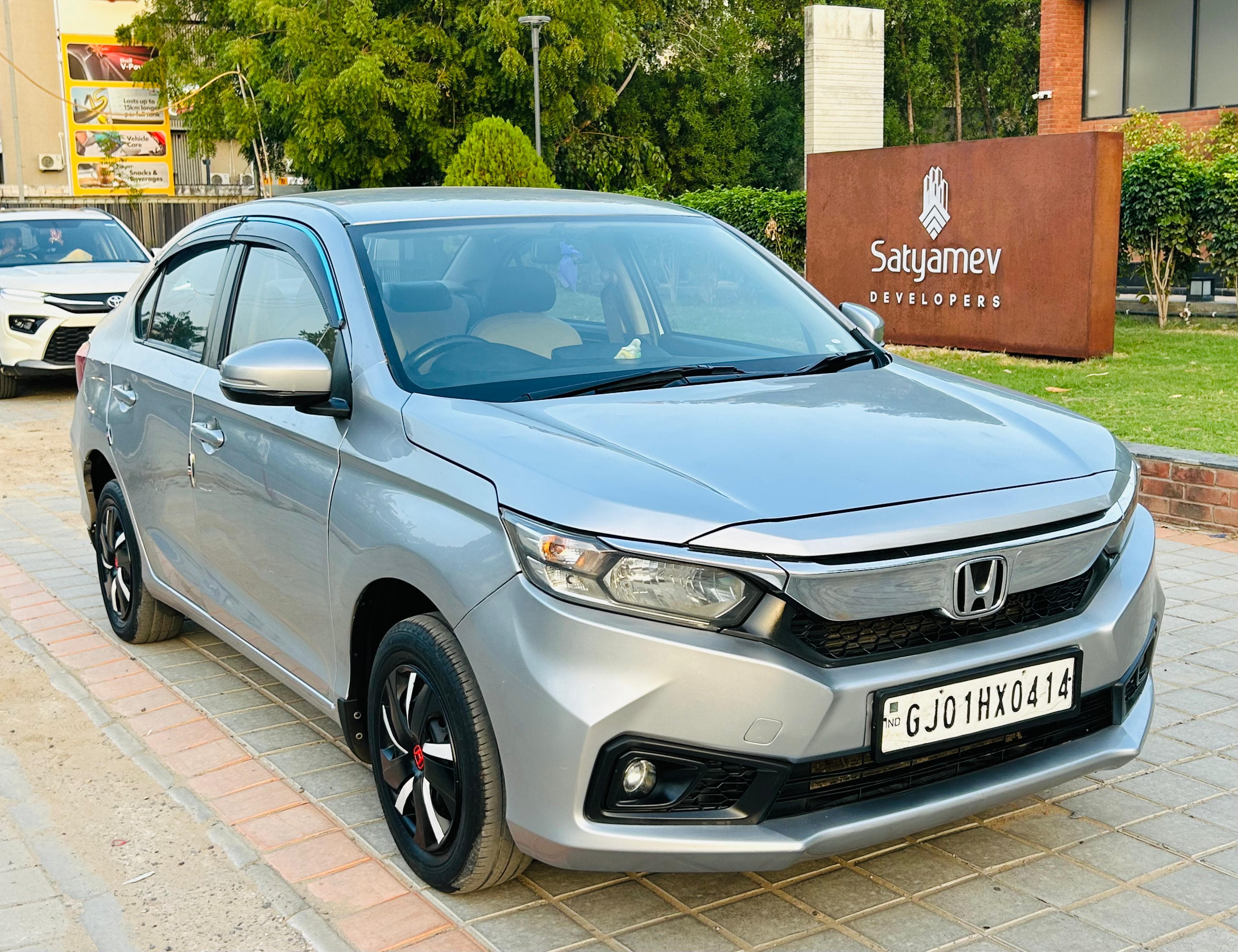 Buy Used Honda Amaze S CVT i-VTEC of 2018 model @ 4,90,000 INR in ...