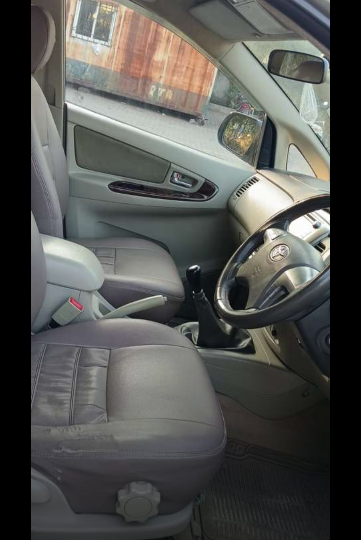 Buy Used Toyota Innova 2.5 G Diesel 7 Seater BS IV of 2014 model @ 9 ...