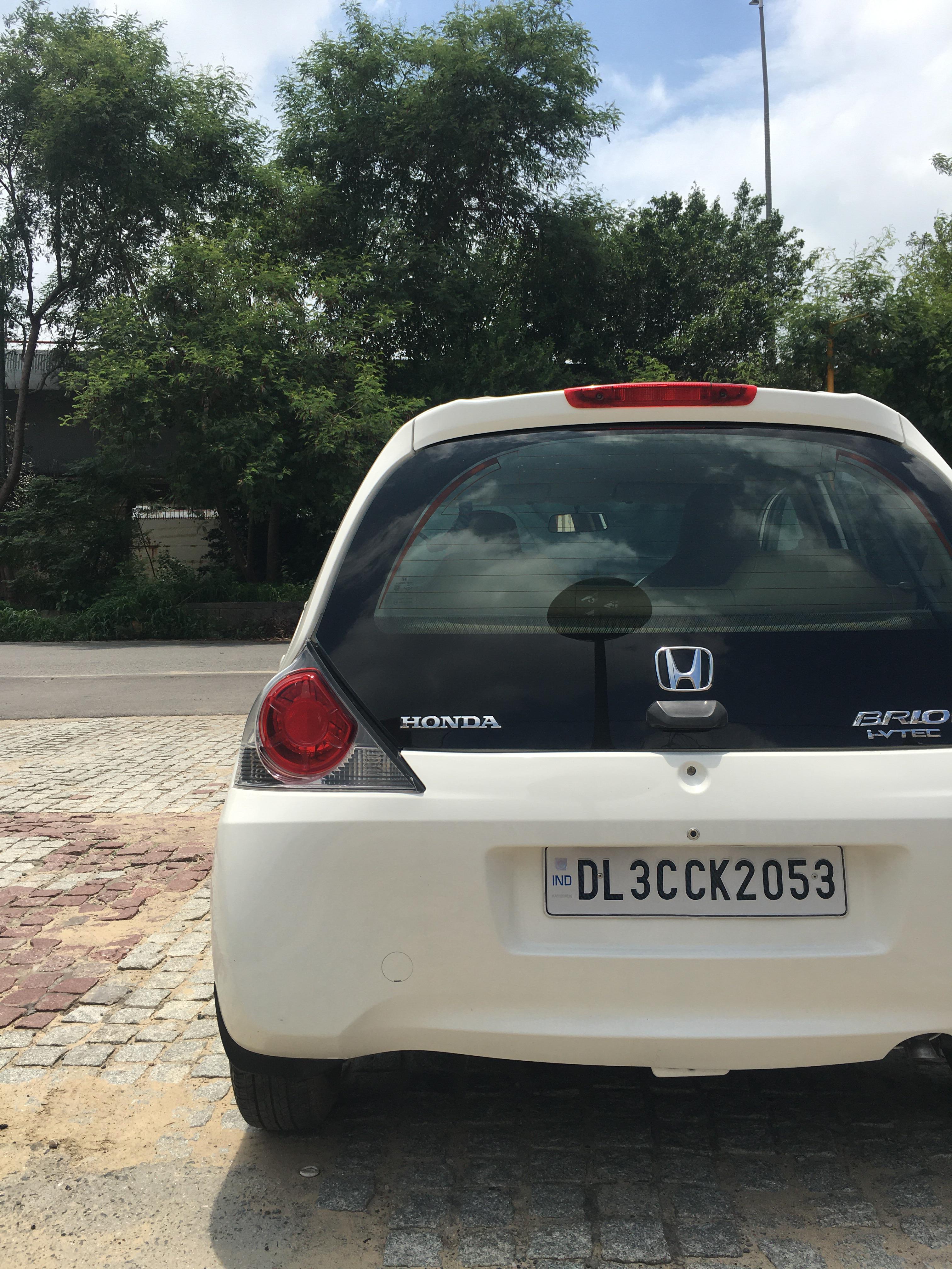Buy Used Honda Brio VX AT of 2015 model @ 3,20,000 INR in Delhi - 5052125 - ZigWheels.com