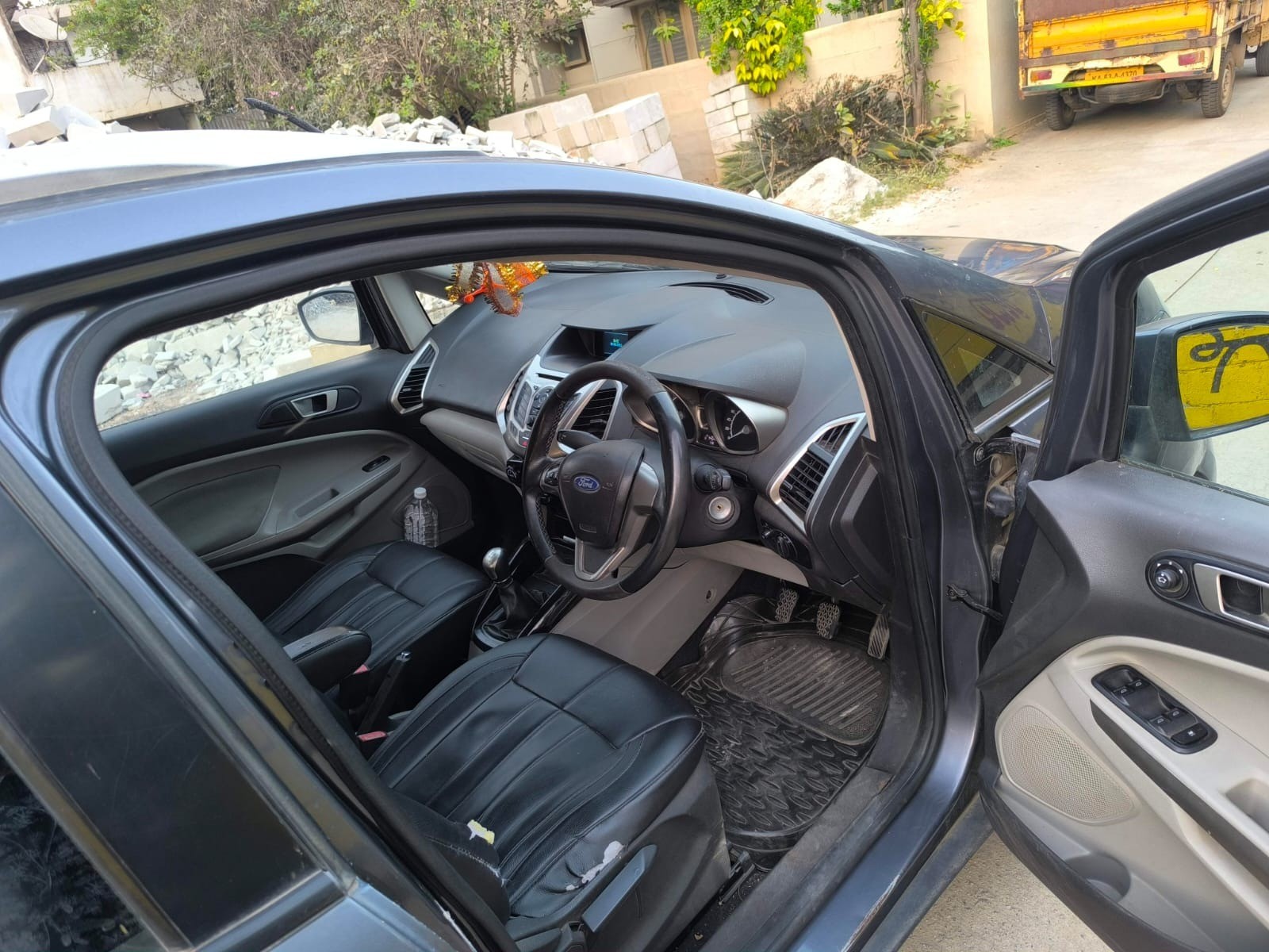 Buy Used Ford Ecosport 1.5 Ti VCT AT Titanium of 2015 model @ 4,25,000 ...