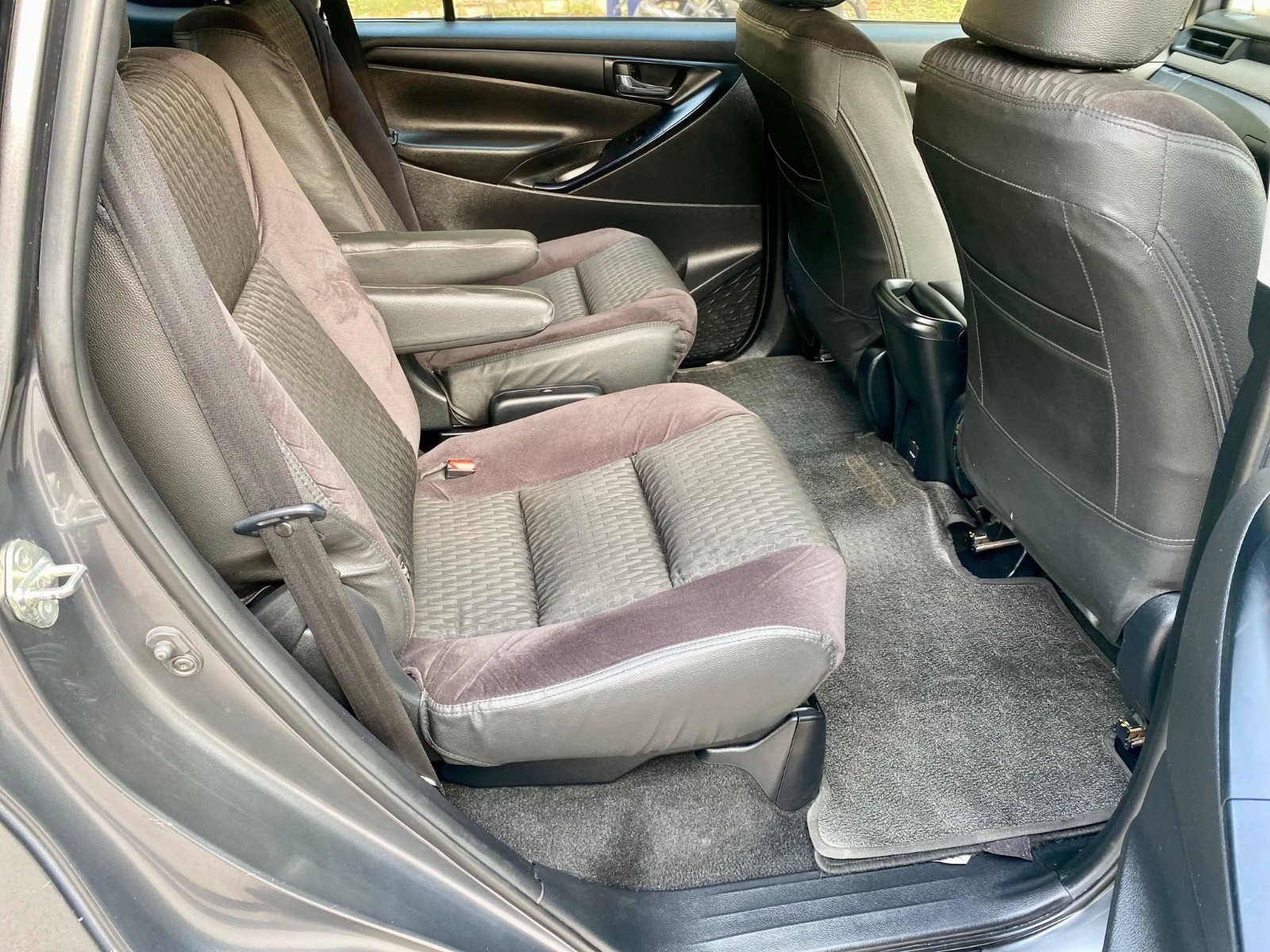 Buy Used Toyota Innova Crysta 2.4 G Plus MT BSIV of 2019 model @ 13 ...