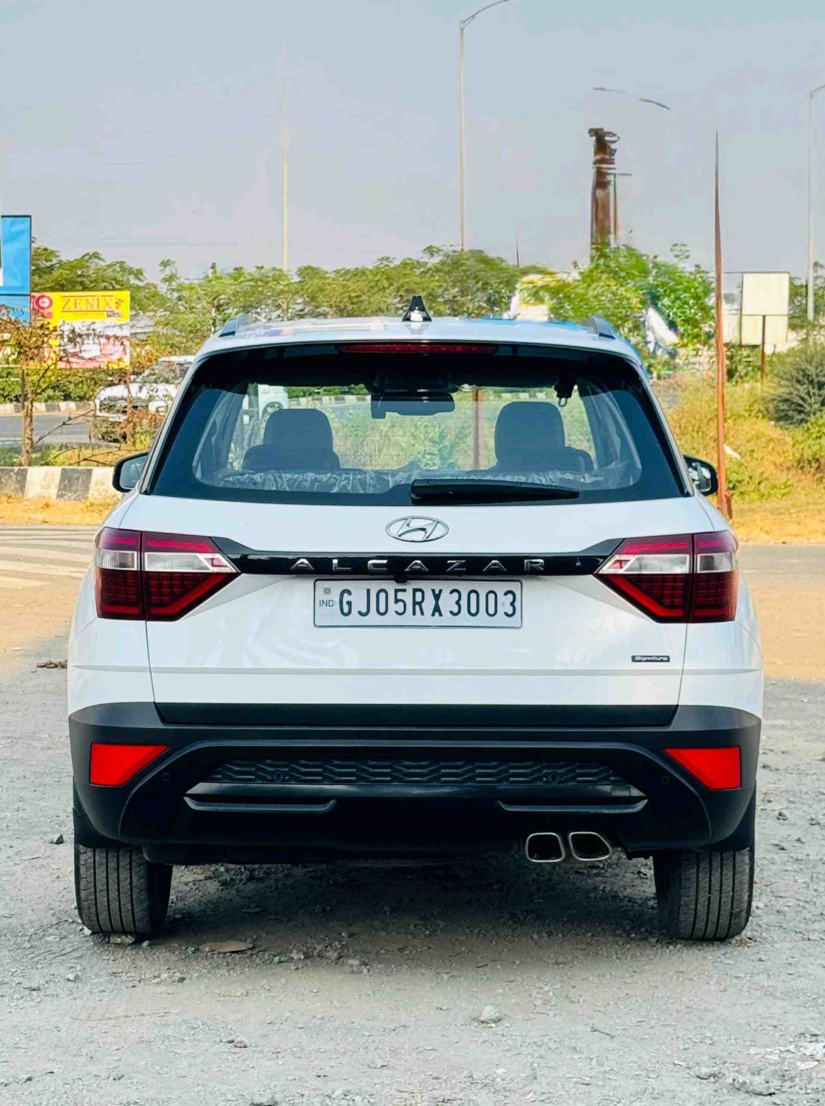 Buy Used Hyundai Alcazar Signature Optional Diesel AT of 2024 model ...