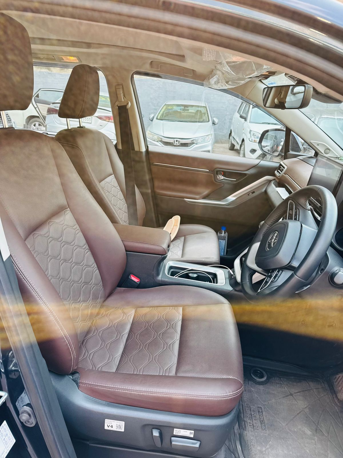Buy Used Toyota Innova Hycross ZX Hybrid of 2025 model @ 33,00,000 INR ...