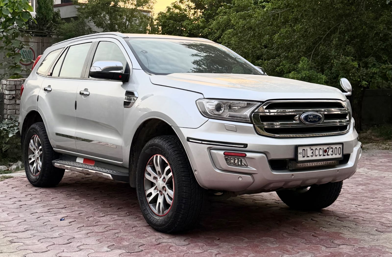 Buy Used Ford Endeavour 3.2 Titanium AT 4X4 of 2017 model @ 14,75,000 ...