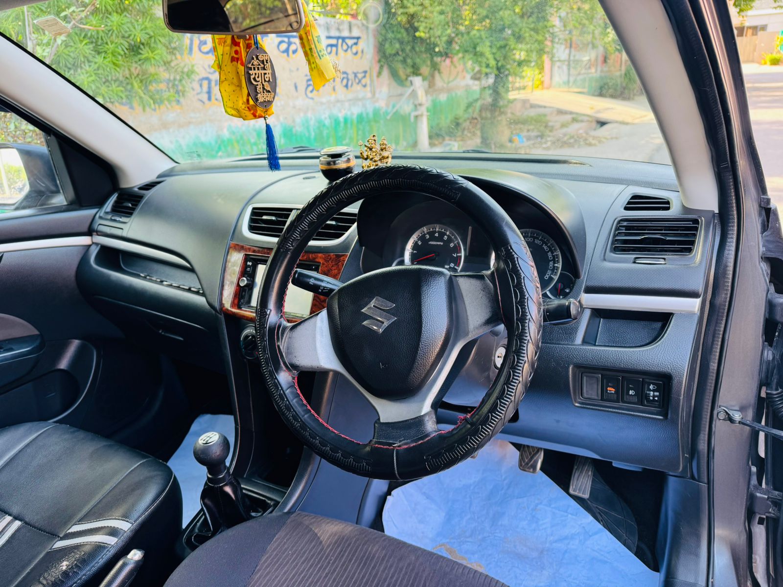 Buy Used Maruti Swift VXI of 2017 model @ 3,50,000 INR in Agra ...