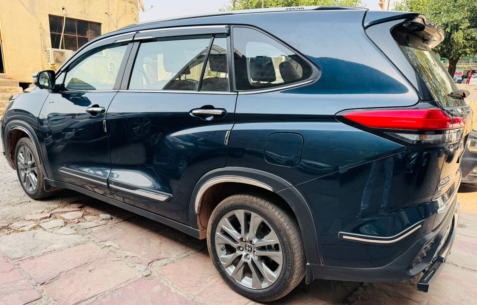 Buy Used Toyota Innova Hycross ZX Hybrid of 2025 model @ 33,00,000 INR ...