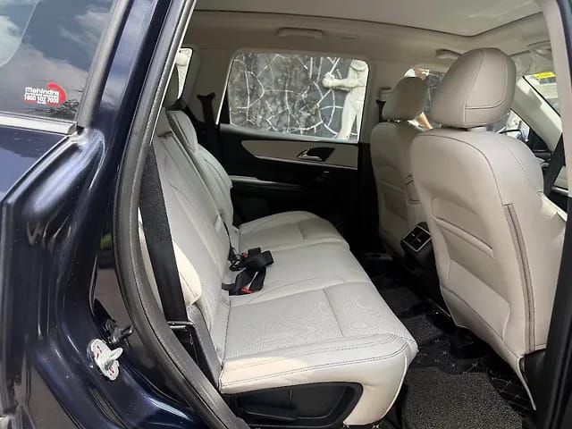 Buy Used Mahindra XUV700 AX7 Diesel AT Luxury Pack BSVI of 2023 model @ 24,00,000 INR in Mumbai ...