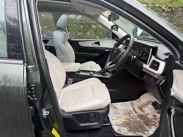 Buy Used Mahindra XUV700 AX5 7 Str Diesel AT of 2025 model @ 26,25,000 INR in Mumbai - 4891560 ...