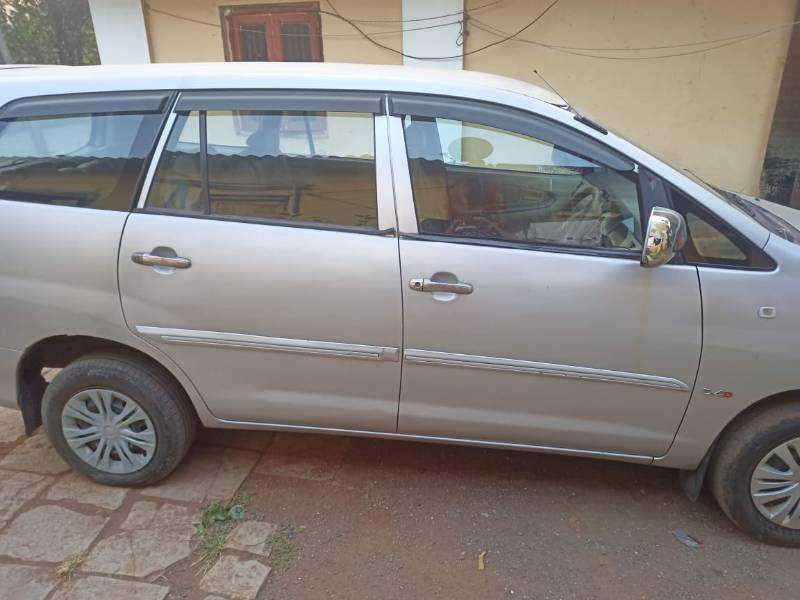 Used 2009 Toyota Innova Diesel Manual in Thane at ₹2.30 Lakh - CarDekho