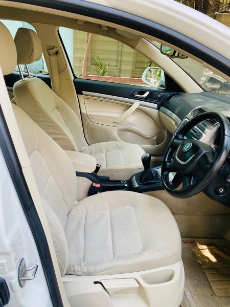 Buy Used Skoda Laura 1.8 TSI Active of 2011 model @ 2,15,000 INR in ...