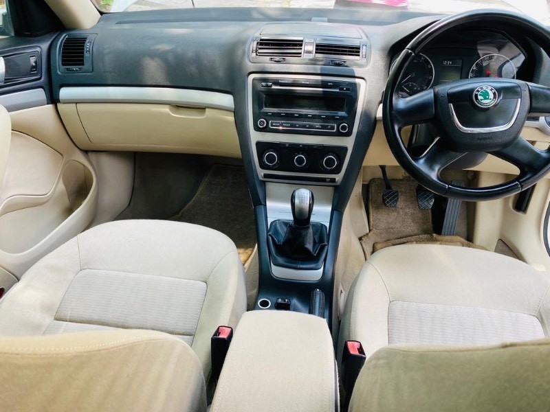 Buy Used Skoda Laura 1.8 TSI Active of 2011 model @ 2,15,000 INR in ...