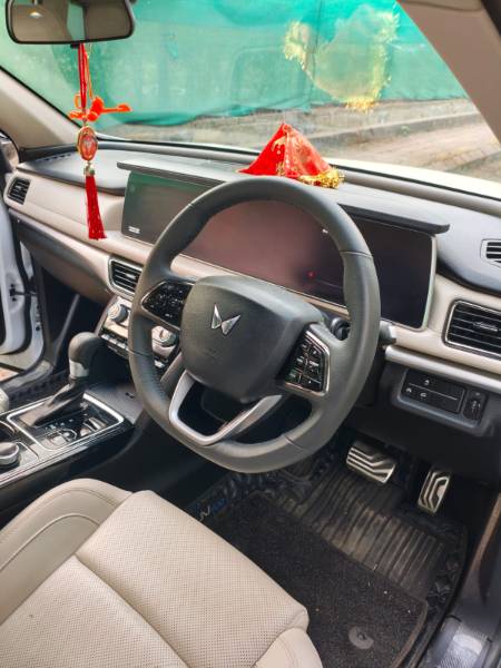 Buy Used Mahindra XUV700 AX7L 7Str Diesel AT of 2025 model @ 26,90,000 ...