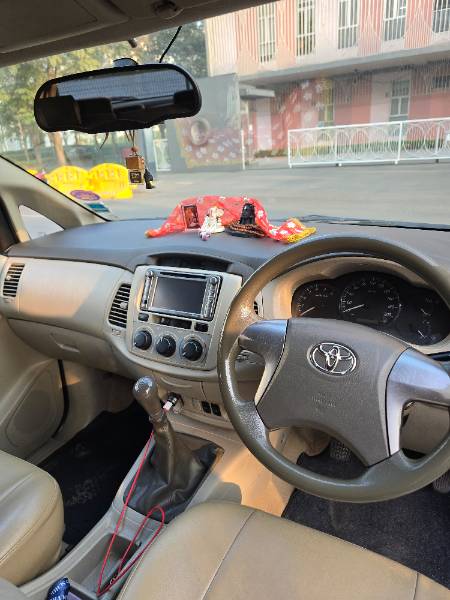 Buy Used Toyota Innova 2.5 G Diesel 8 Seater of 2014 model @ 7,49,000 ...