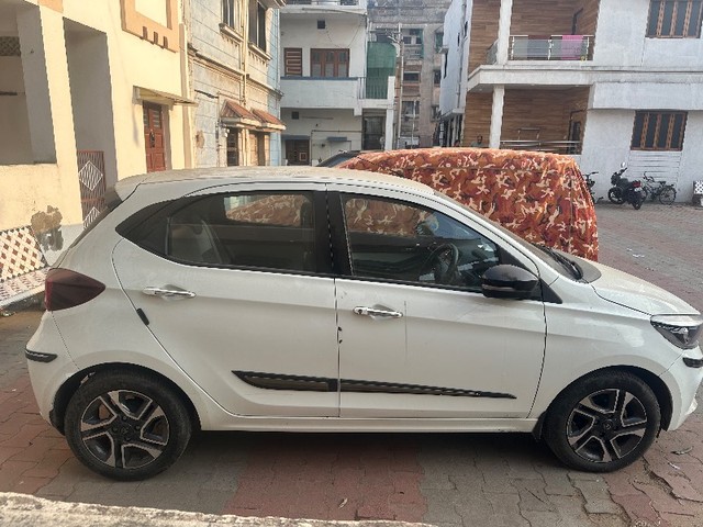 Used 2023 Tata Tiago Petrol Automatic in Ahmedabad at ₹5.70 Lakh - CarDekho