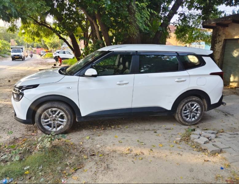 Buy Used Kia Carens Premium Diesel of 2024 model @ 10,50,000 INR in ...