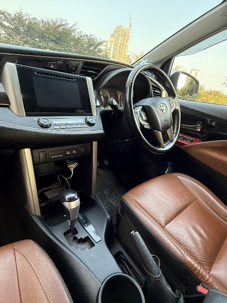 Buy Used Toyota Innova Crysta 2.8 GX AT BSIV of 2018 model @ 14,00,000 ...