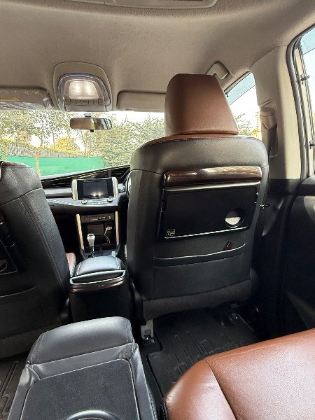 Buy Used Toyota Innova Crysta 2.8 GX AT BSIV of 2018 model @ 14,00,000 ...