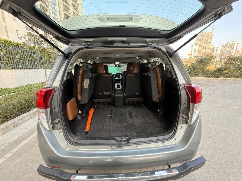 Buy Used Toyota Innova Crysta 2.8 GX AT BSIV of 2018 model @ 14,00,000 ...