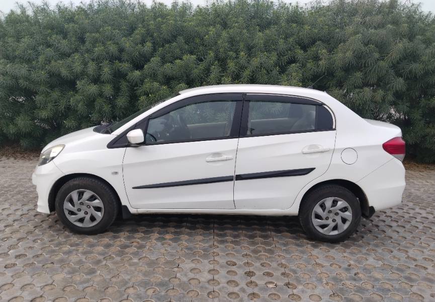 Buy Used Honda Amaze E i-Dtech of 2015 model @ 3,80,000 INR in Sri ...