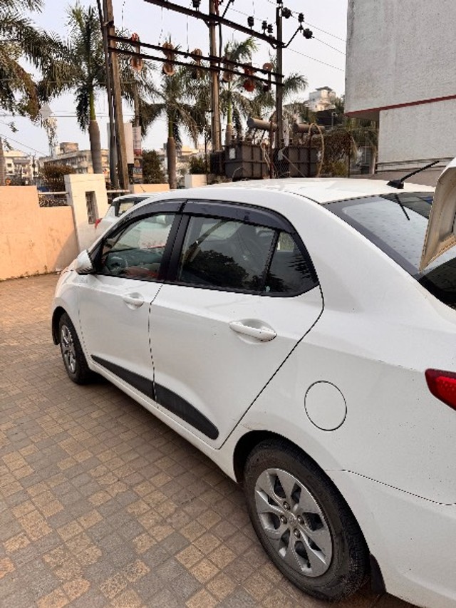 Used 2017 Hyundai Xcent Petrol Manual in Surat at ₹5.50 Lakh - CarDekho
