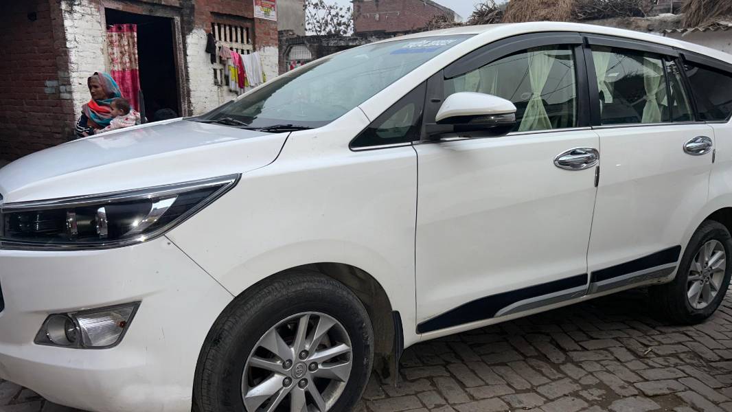 Used 2020 Toyota Innova Crysta Diesel Manual in Lucknow at ₹13.80 Lakh ...